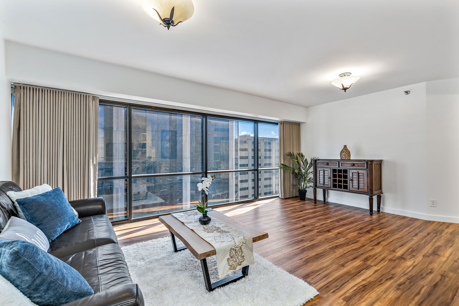 Beds: 1 Baths: 1 Living Space: 798 sq. ft.