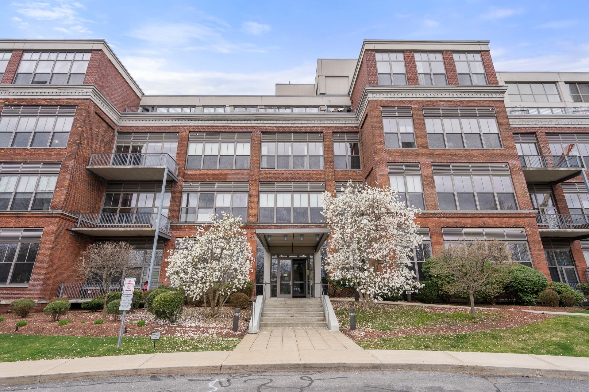 Living Space: 864 Sq. Ft.