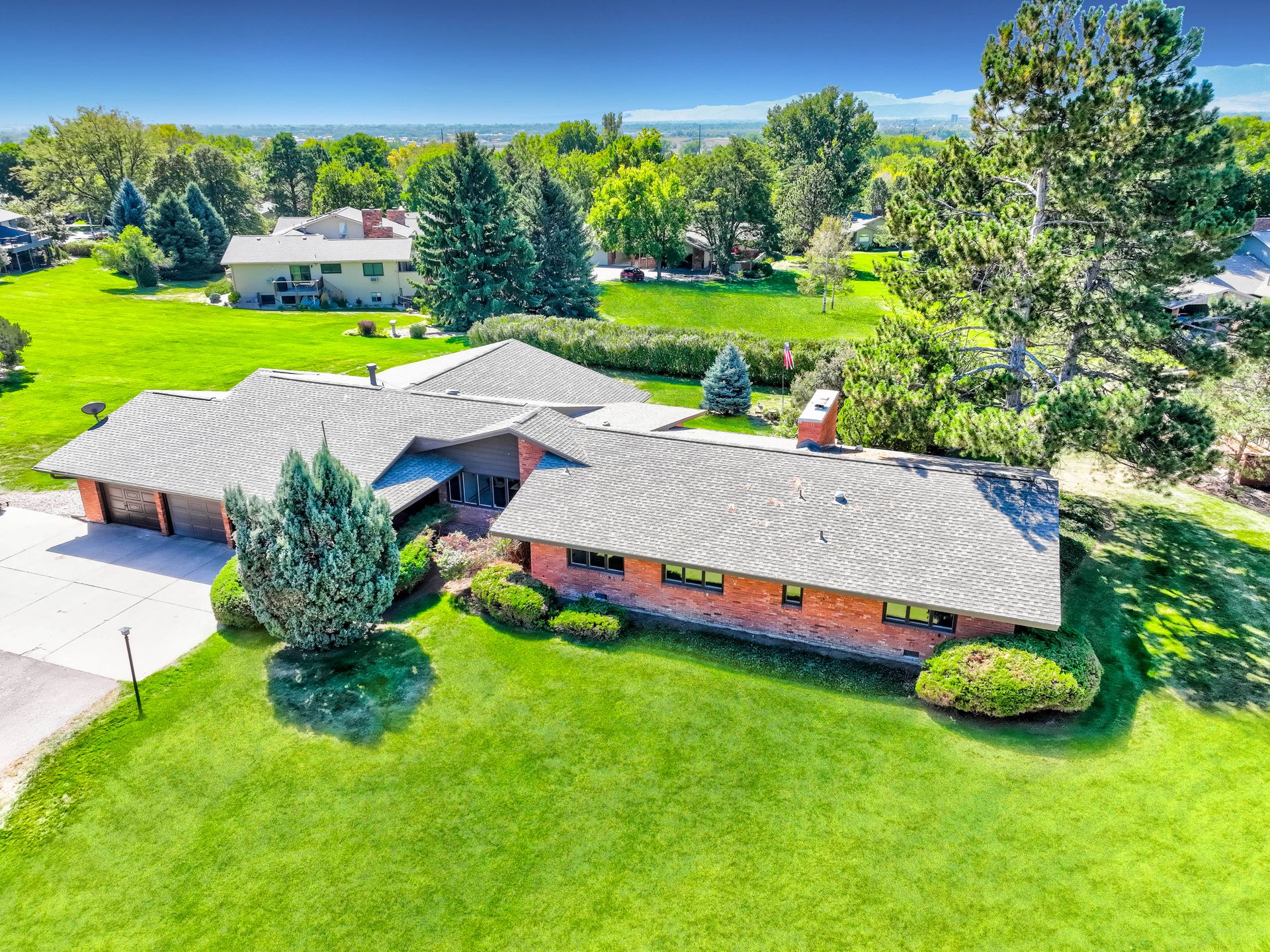 Beds: 3 Baths: 3 Living Space: 2980 Sq. Ft.