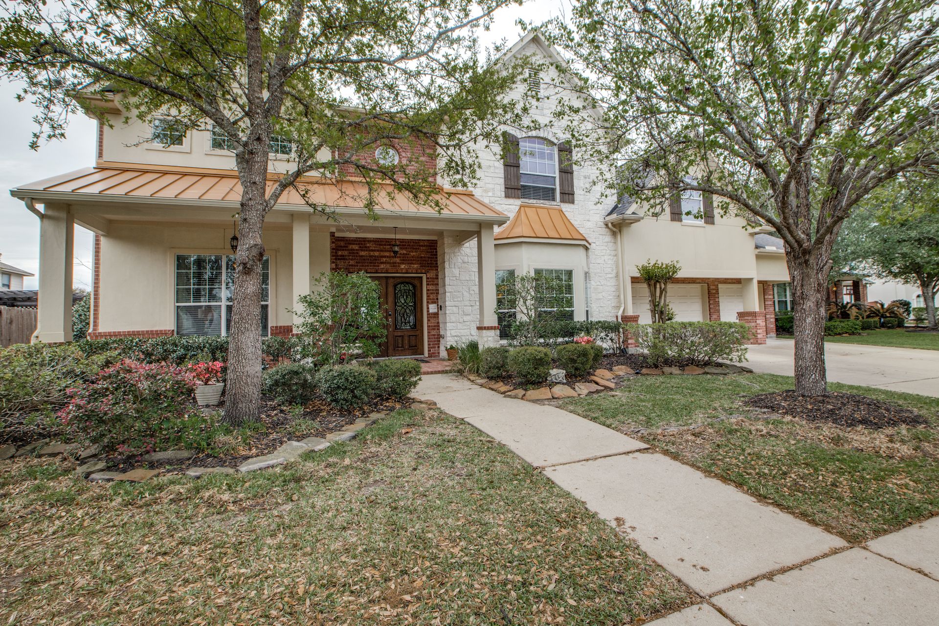 Beds: 5 Baths: 4.5 Living Space: 5500 Sq. Ft.