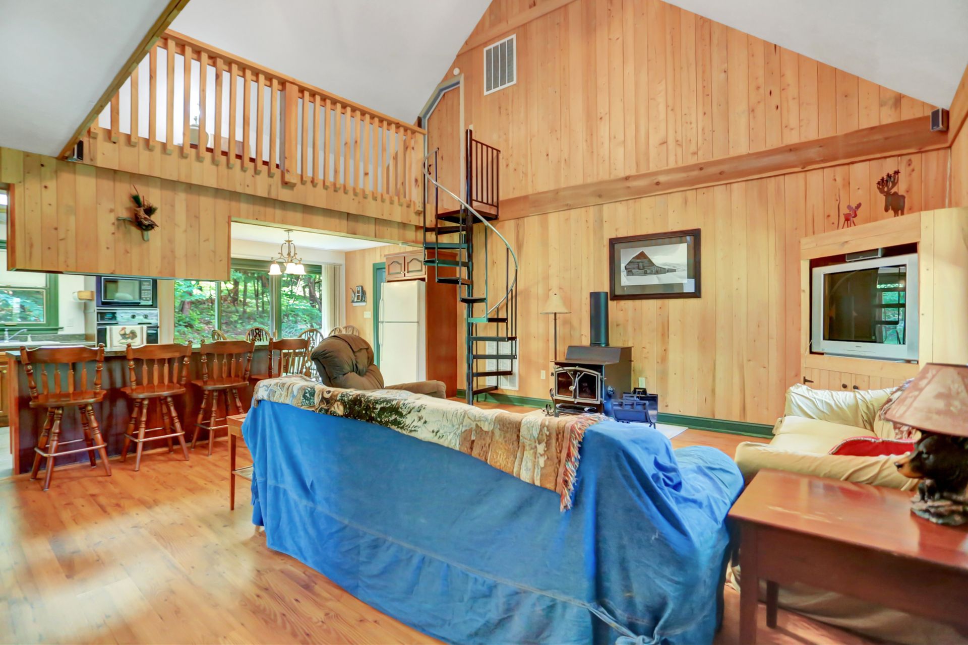 Beds: 3 Baths: 2 Living Space: 1570 Sq. Ft.