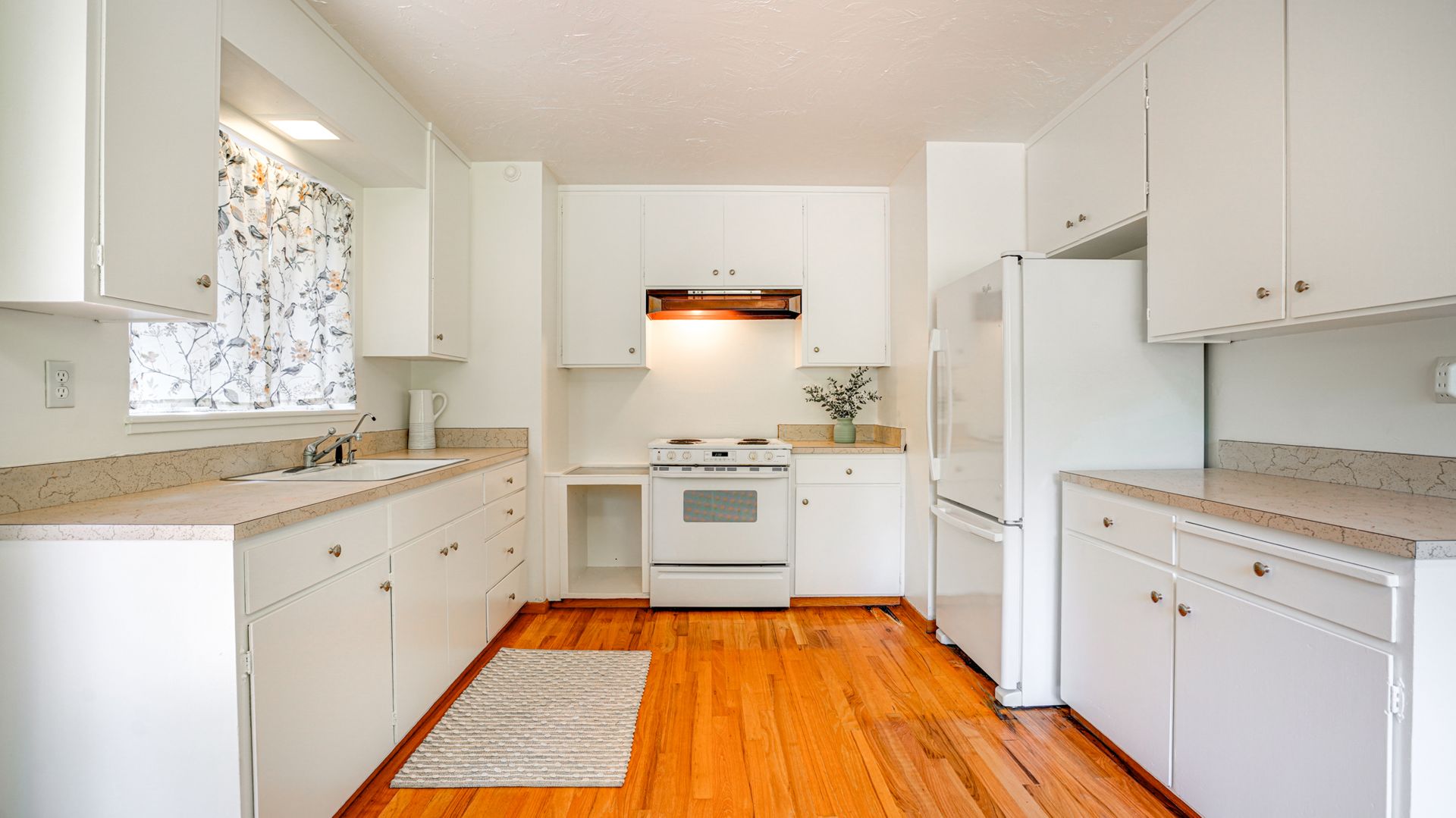 Beds: 2 Baths: 1 Living Space: 941 Sq. Ft.