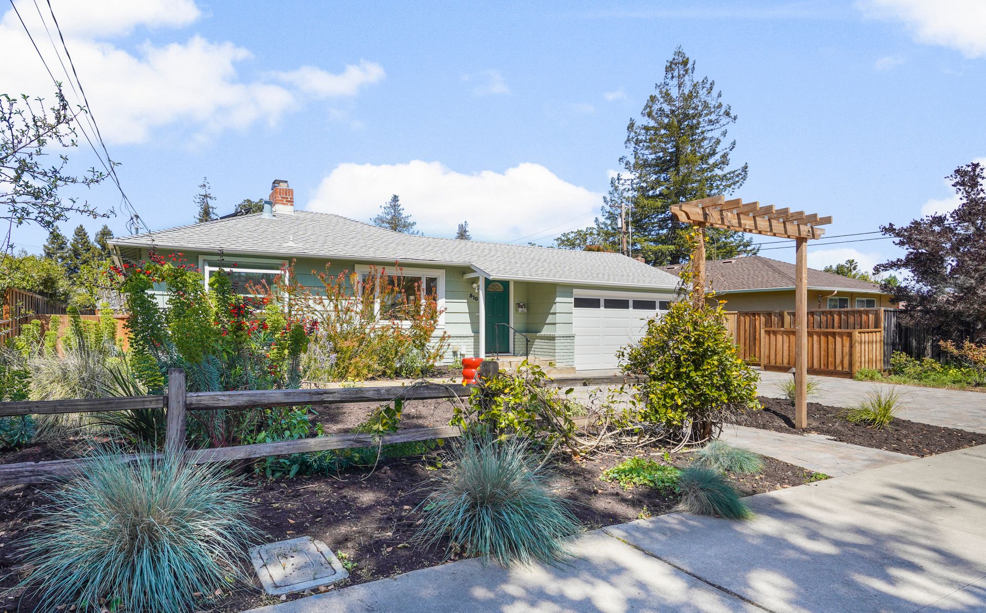 Bedrooms: 3 Bathrooms: 1 Living Space: 1275 Sq. Ft.