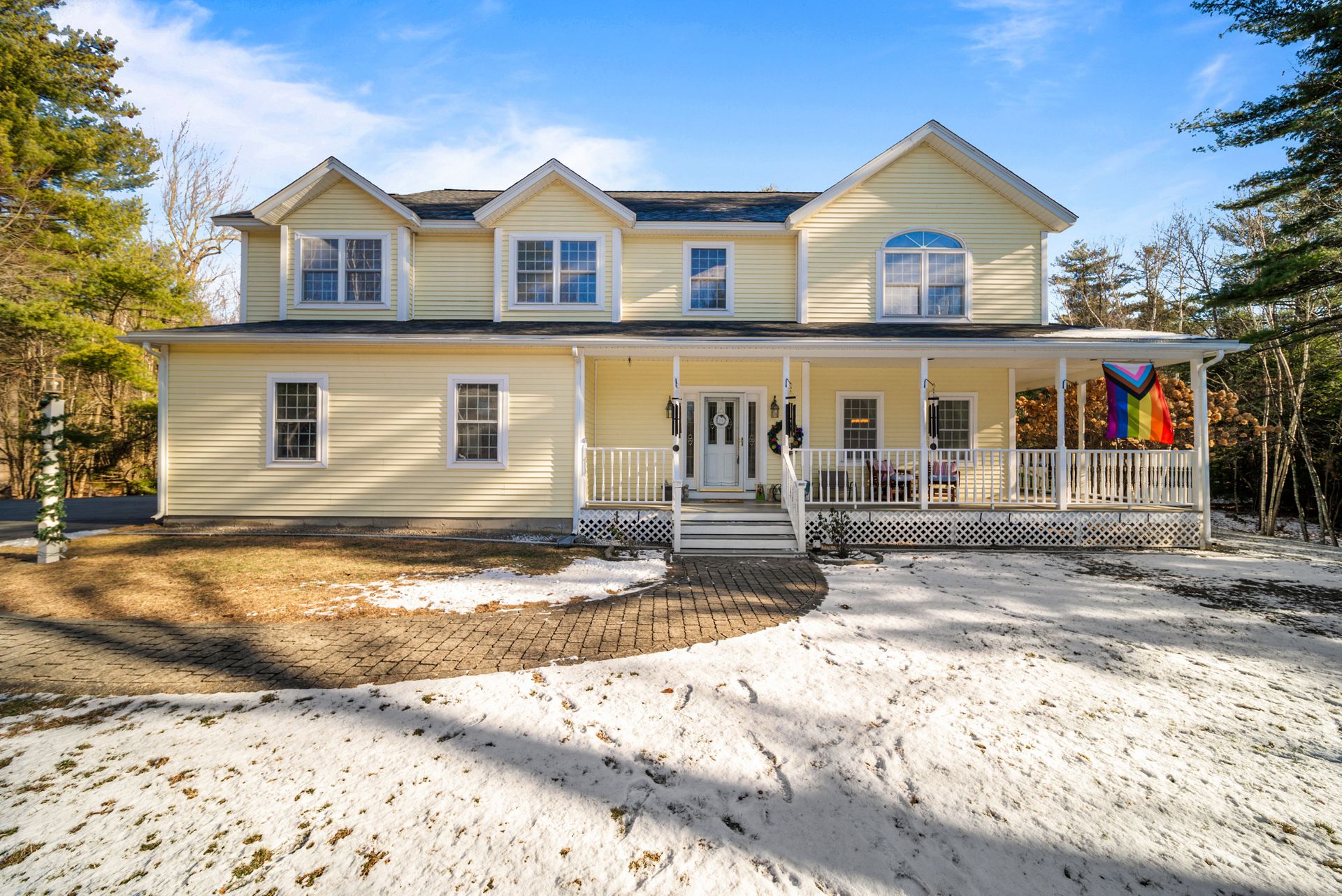 Beds: 4 Baths: 4 Living Space: 3950 Sq. Ft.