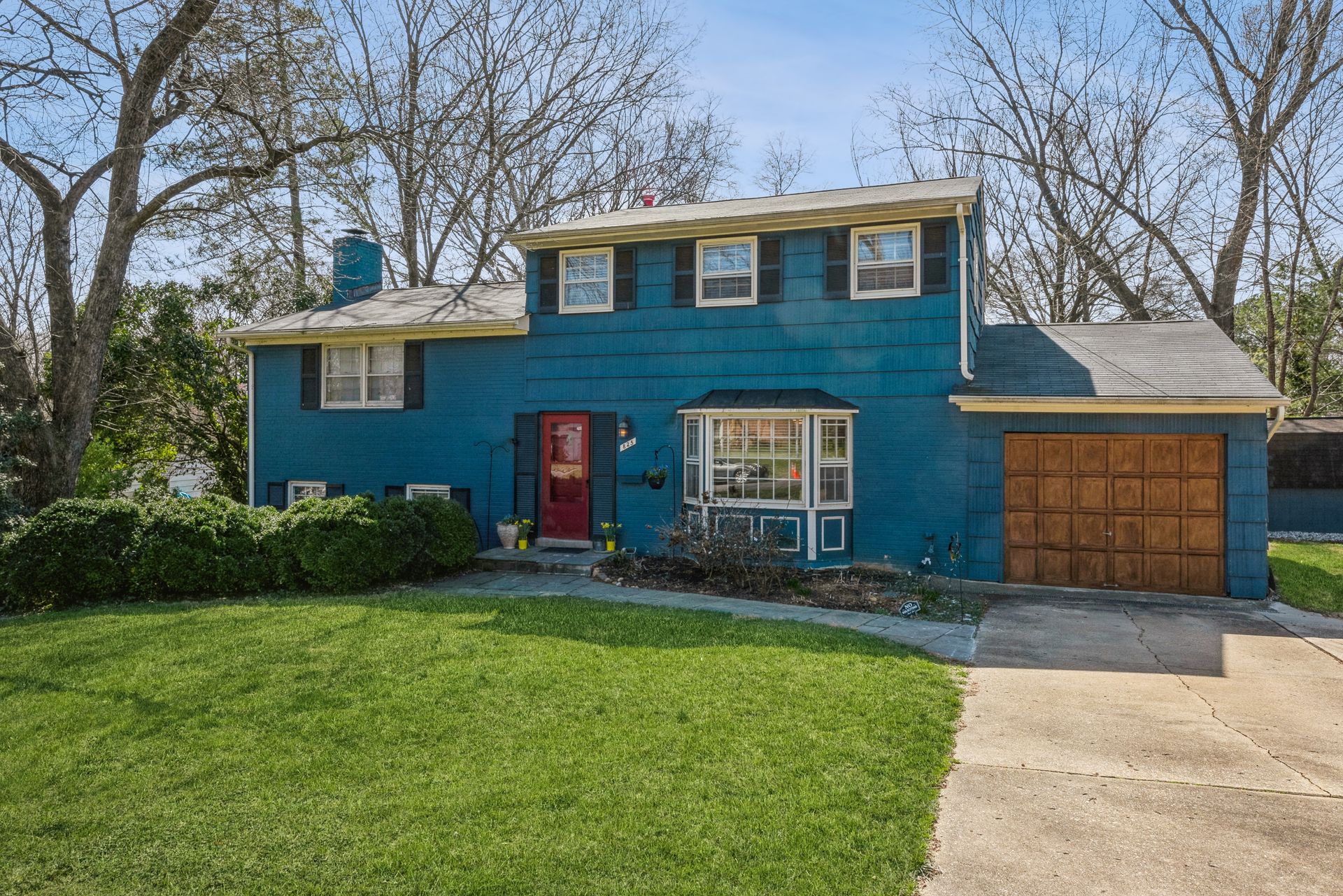 Bedrooms: 4 Bathrooms: 3